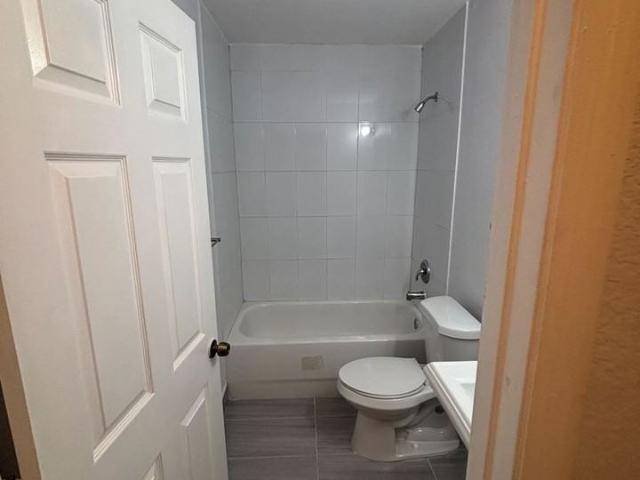 COMPLEX BISCAYNE GARDENS 4 Bedroom Apartment for Rent at 14040 Ne 2nd Ave, Miami, FL 33161