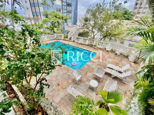 Comprar casa no Ilha Porchat com piscina e area de lazer