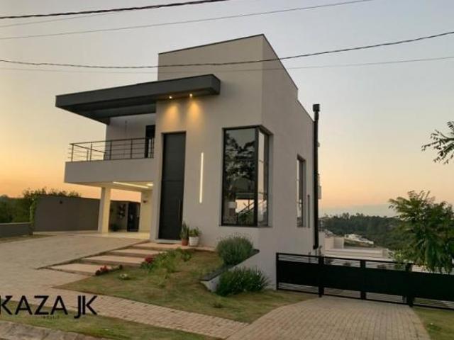 Comprar/vendo: Casa a venda, sobrado de três andares com projeto minimalista no condomínio de alto p