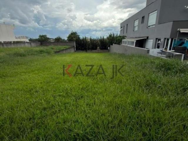 Comprar/vendo: Terreno a venda com 571m², leve declive, no condomínio de alto padrão Reserva da Serr