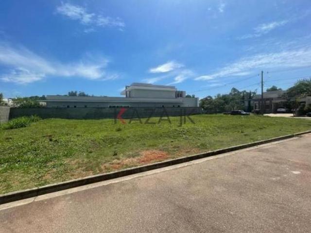 Comprar/vendo: Terreno à venda com 780m², plano, esquina, no condomínio de alto padrão Reserva de Sã