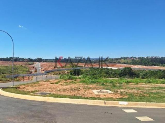 Comprar/vendo: Terrenos à venda com 383m², esquina, situado na parte alta no condomínio Applausi Vil
