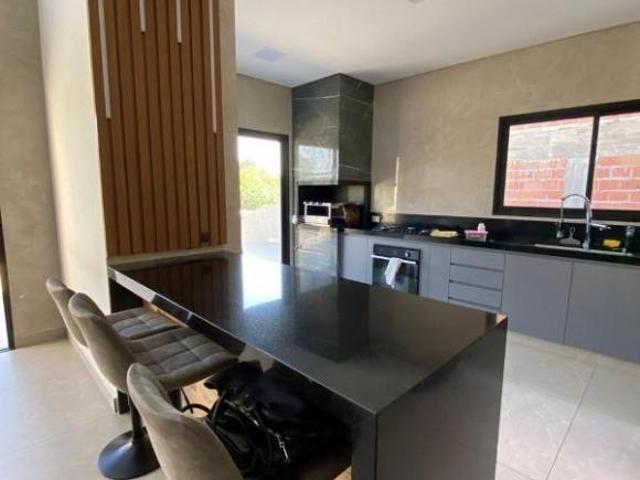 Comprar/vendo/permuto: Casa, nova, a venda no condomínio Lagos de Jarinu com 3 suítes, gourmet e pis