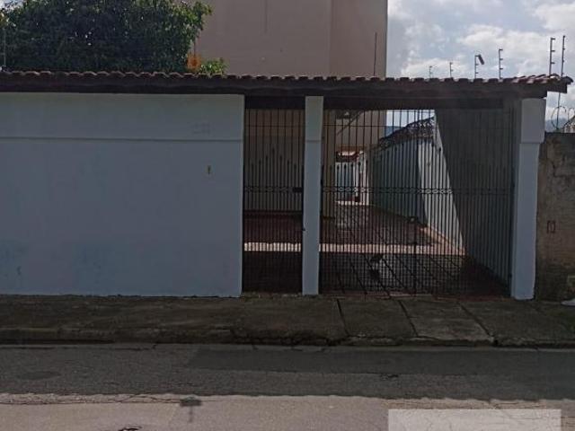 Compre Casa Ampla em Vila Suissa Mogi das Cruzes