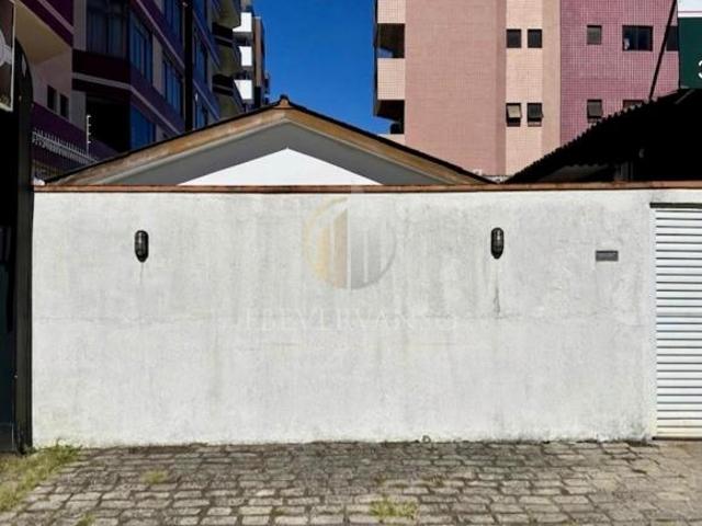Compre Casa com Ponto Comercial em Centro Guaratuba PR