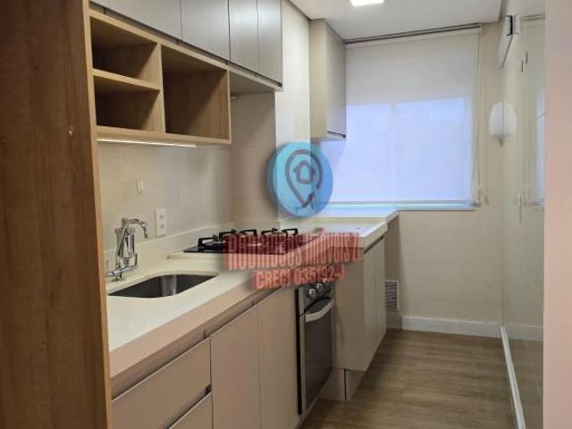 Compre lindo apartamento com móveis planejados e lazer completo no condomínio.