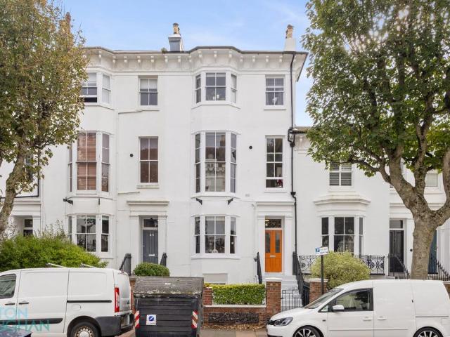 Compton Avenue, Brighton BN1 2 bed apartment to rent £1,950 pcm £450 pw