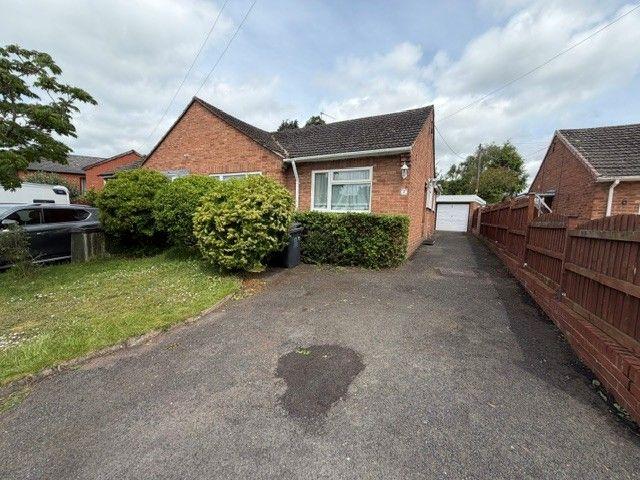 Compton Gardens, Stourbridge DY7, 2 bed bungalow to rent, £1,200 pcm | PrimeLocation