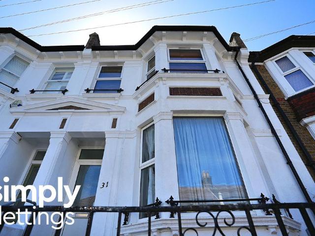 Compton Road, Brighton 2 bed apartment to rent £1,550 pcm £358 pw