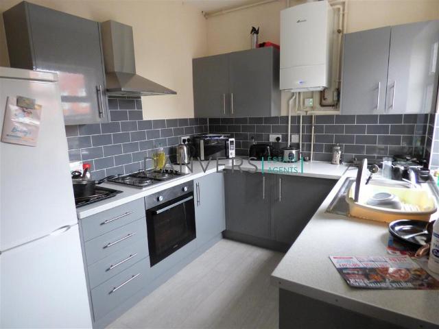 Compton Road, Leicester LE3 4 bed end of terrace house to rent £1,473 pcm £340 pw