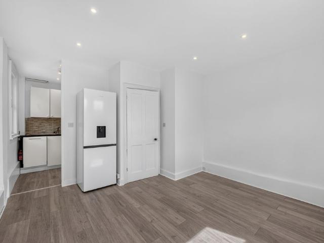 Compton Road SW19, Studio to rent, £1,500 pcm | PrimeLocation