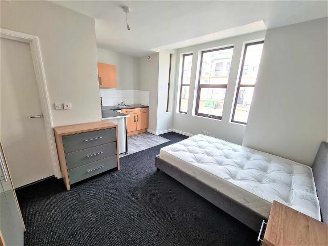 Compton Road, Wolverhampton WV3, Studio to rent, £550 pcm | PrimeLocation