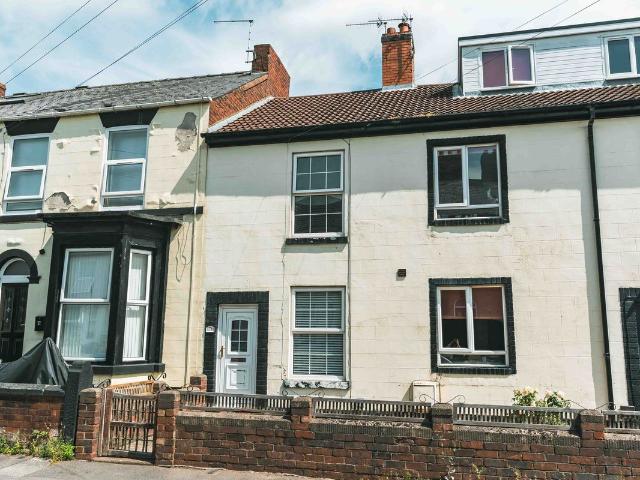 Compton Street, Chesterfield S40, 2 bed terraced house to rent, £825 pcm | PrimeLocation