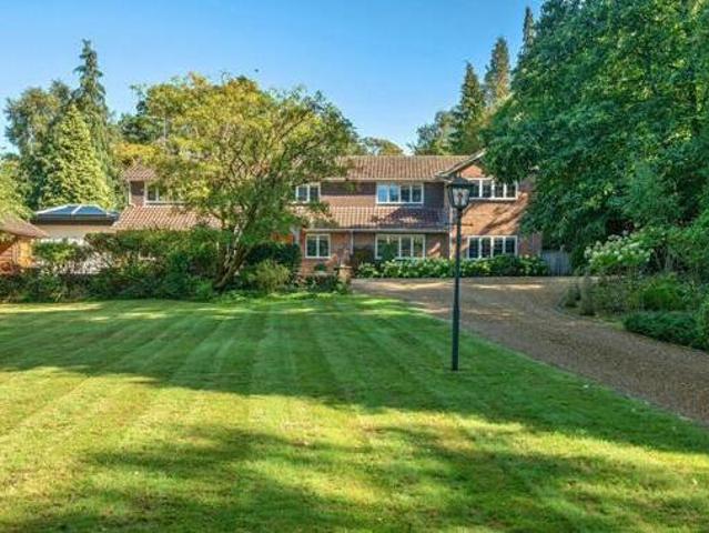 Compton Way, Farnham, 5 Bedroom Detached