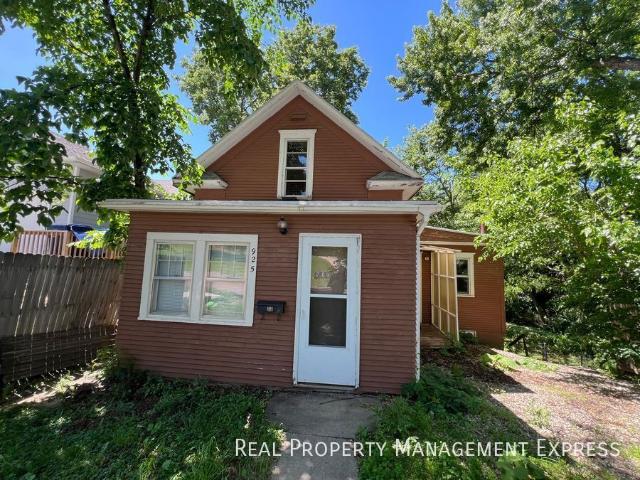 Contemporary 2 Bedroom 2 Bathroom Home