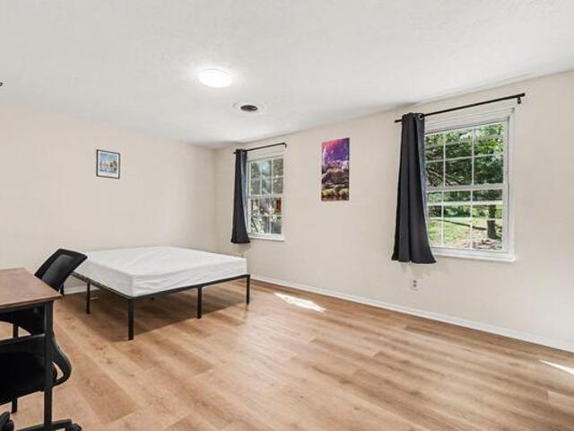 Contemporary Co Living near Hartsfield Jackson Airport & Camp Creek Marketplace
