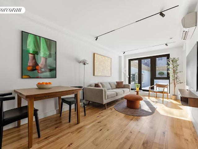 Contemporary apartment