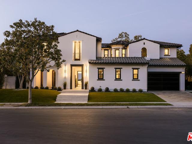 Contemporary house with garden