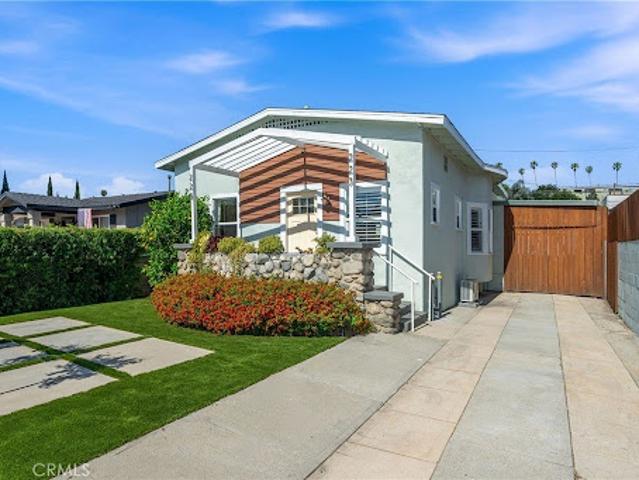 Contemporary house with garden