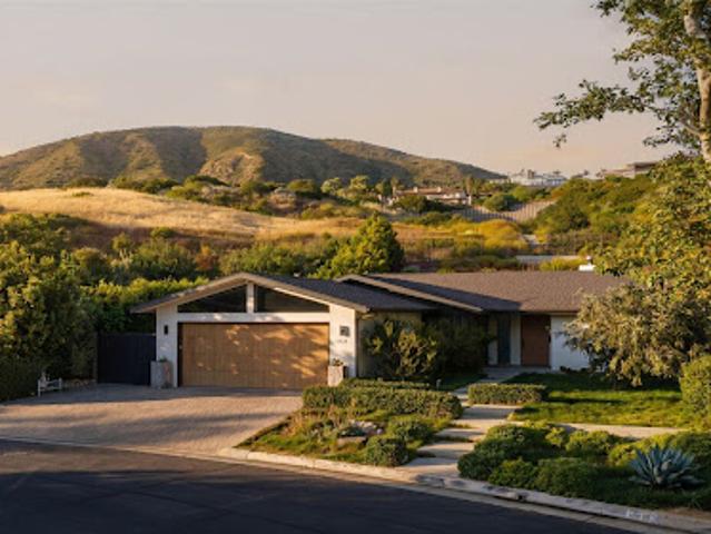 Contemporary house with garden