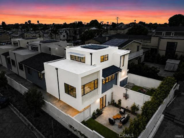 Contemporary house with garden and terrace