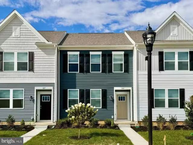 Contemporary, Interior Row/Townhouse DOVER, DE 105 Ridgely.