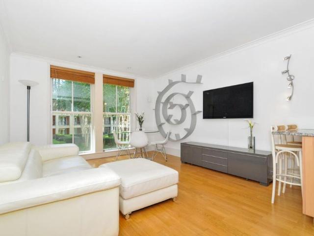 Contemporary one bedroom apartment, set in the sought after King's Chelsea, Coleridge Gardens development for let