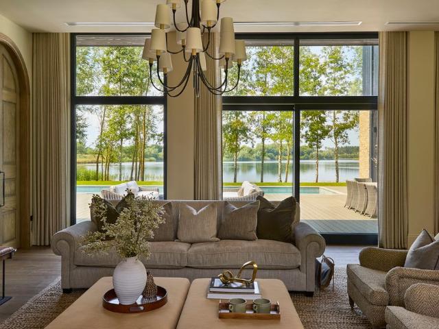 Contemporary Lakeside House at The Lakes by Yoo