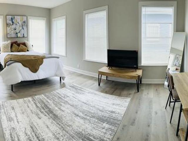 Contemporary & Luxury Apartment. CENTRAL LOCATION. Spacious. Private. Urban Calmness