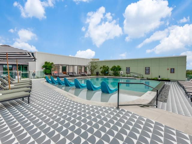 Contemporary Luxury Apartment City Center