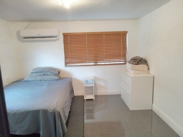 Contemporary Studiowith BR and kitchen divided