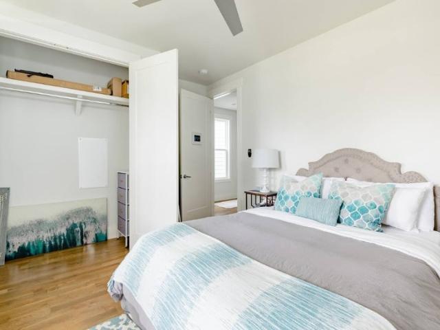 Contemporary Private Room with Walk In Shower & Ci