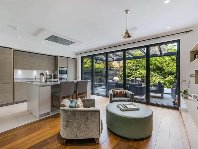 Contemporary townhouse in central Alderley Edge with spacious, design led interiors