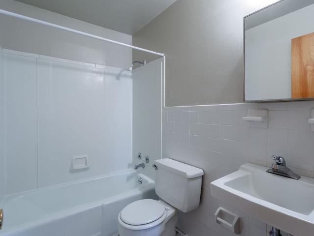 Continental North Apartments 2 Bedroom Apartment for Rent at 7670 N Euclid Ave, Kansas City, MO 64118 Ridgefield