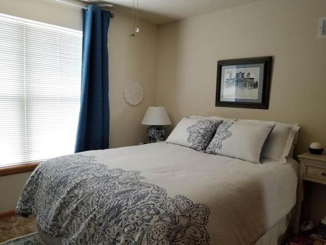 Continental North Apartments 2 Bedroom Apartment for Rent at 7670 N Euclid Ave, Kansas City, MO 64118 Ridgefield