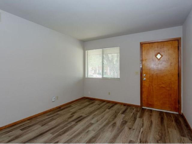 Continental North Apartments 2 Bedroom Apartment for Rent at 7670 N Euclid Ave, Kansas City, MO 64118 Ridgefield