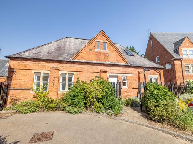 Convent Court, Hatch Lane, Windsor SL4, 2 bed flat to rent, £1,750 pcm | PrimeLocation