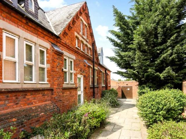 Convent Court, Hatch Lane, Windsor SL4, Studio to rent, £1,150 pcm | PrimeLocation
