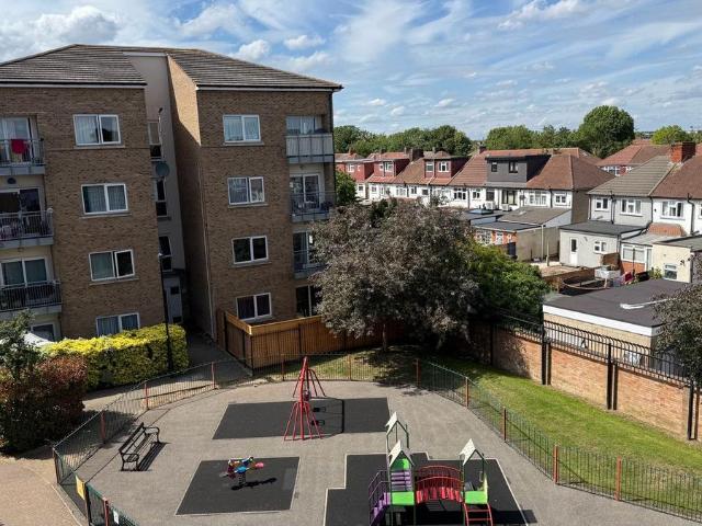 Convent Way, Southall UB2, 3 bed flat to rent, £2,075 pcm | PrimeLocation