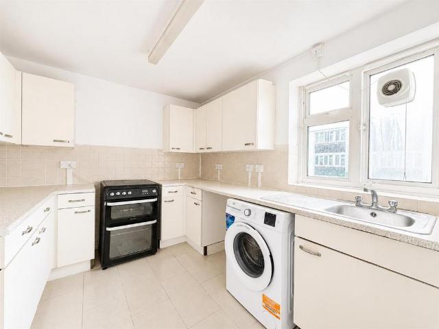 Convent Way, Southall UB2 2 bed apartment to rent £1,600 pcm £369 pw
