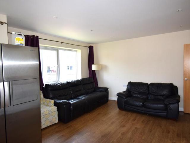 Convent Way, Southall UB2 2 bed apartment to rent £1,750 pcm £404 pw