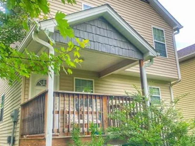 Convenient Apartment Room Near Shopping