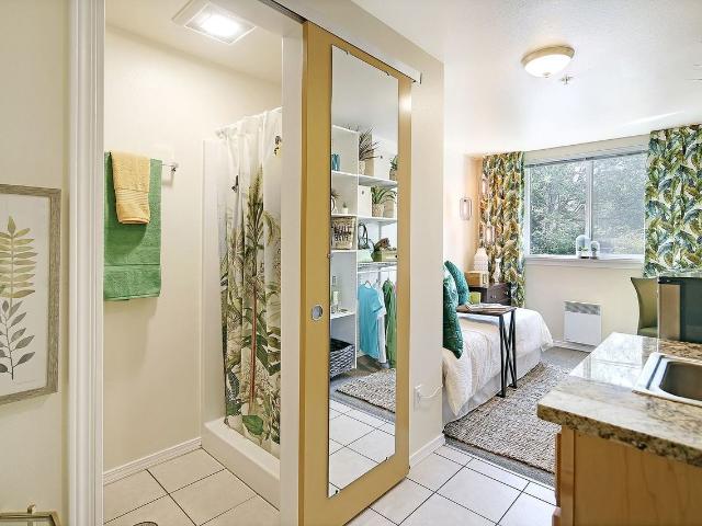 Convenient Apartments on Cap Hill! Studio Apartment for Rent at 1305 E Mercer St, Seattle, WA 98102 Broadway