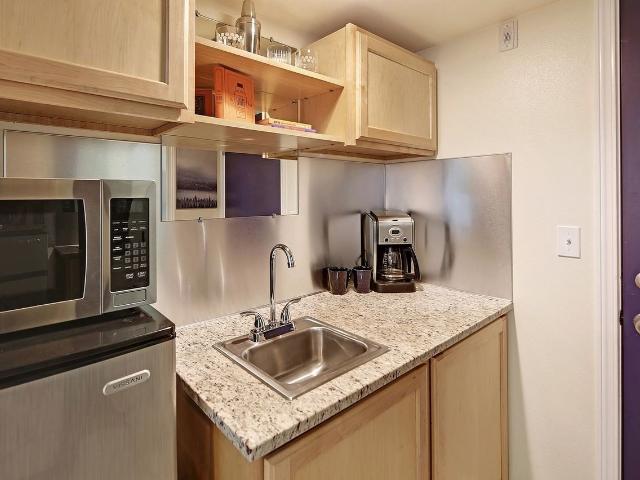 Convenient Apartments on Cap Hill! Studio Apartment for Rent at 1305 E Mercer St, Seattle, WA 98102 Broadway