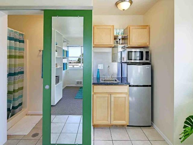 Convenient Apartments on Cap Hill! Studio Apartment for Rent at 1305 E Mercer St, Seattle, WA 98102 Broadway