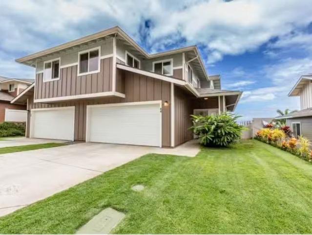 Convenient location and super clean 3BR Townhouse in Wailuku.