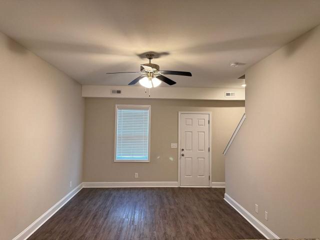 Convenient Location! Lovely 2 Bed 2.5 Bath Townhouse! 2 Bedroom Apartment for Rent at 295 Smithson Ln, Clarksville, TN 37040