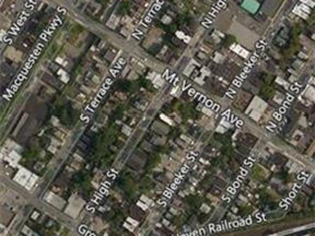 Convenient location 2 bed 1 bath for rent