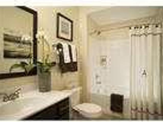 Convenient location 2 bed 2 bath for rent