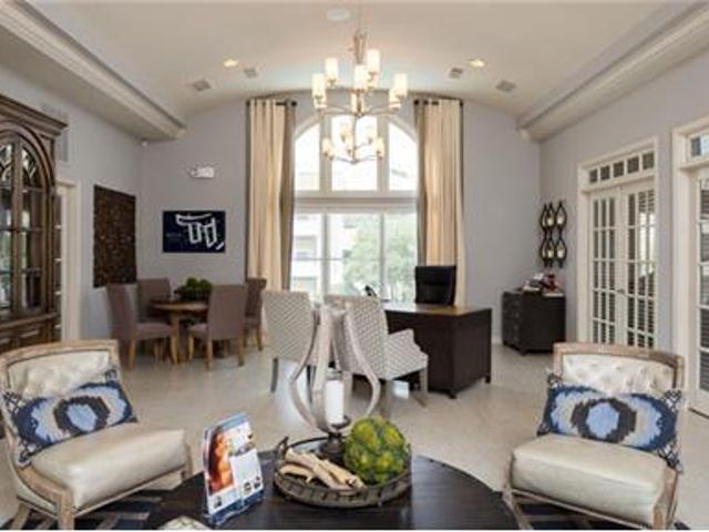 Convenient location 2 bed 2 bath for rent